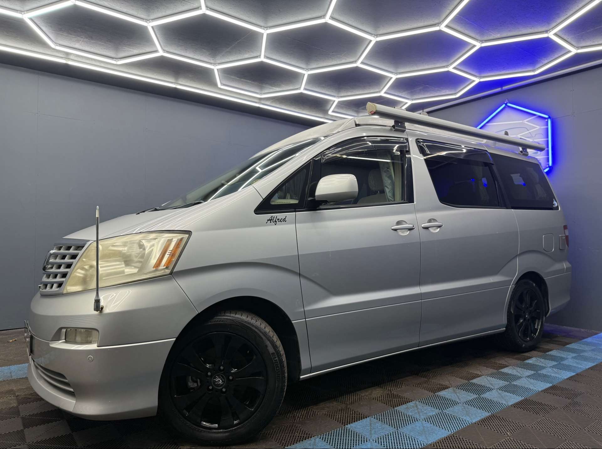 Used Toyota Alphard V for sale in Maidenhead, Berkshire | A1 Auto Solutions